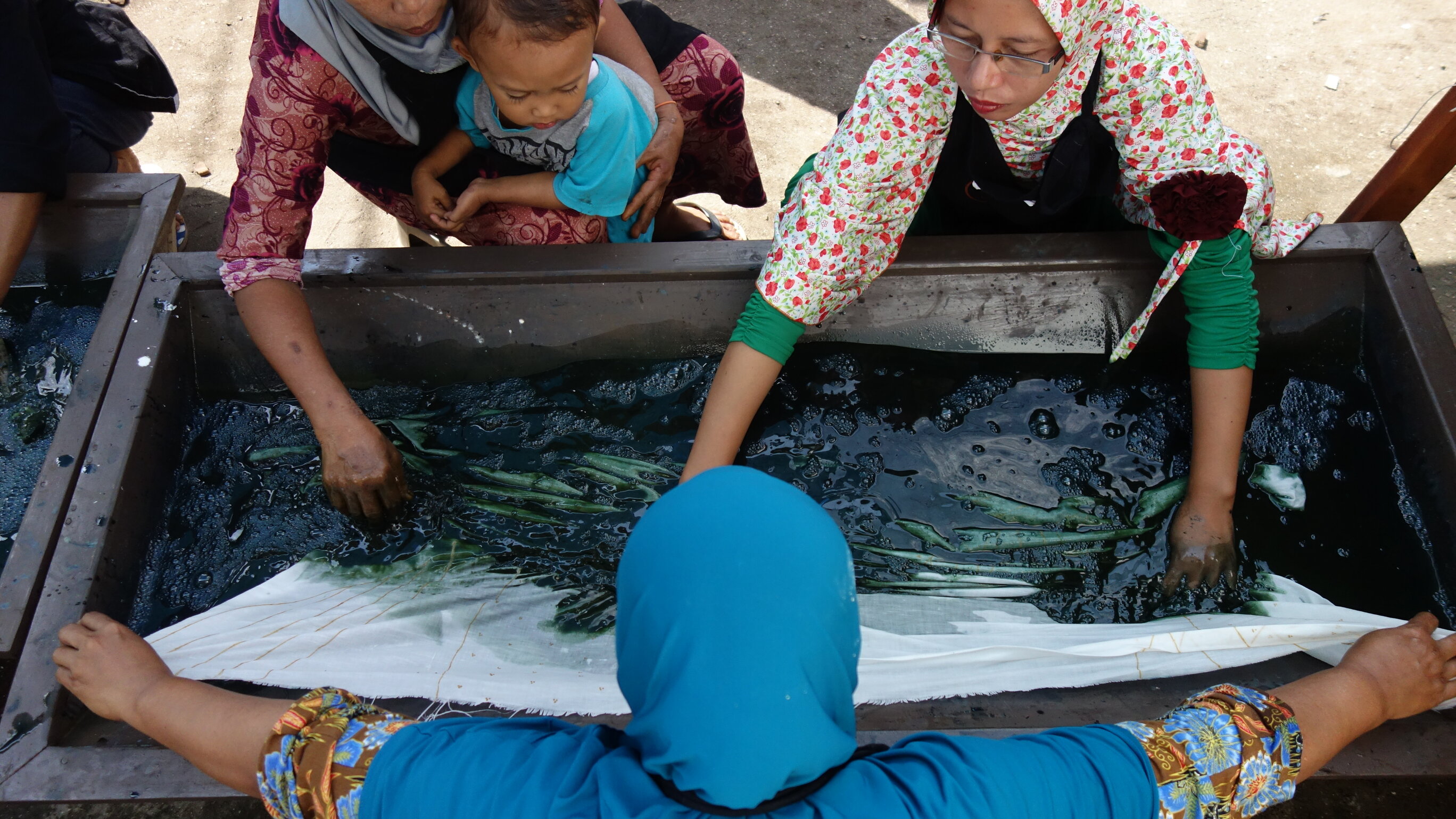 Kopernik | Behind the Scenes of a Batik Wastewater Treatment Experiment